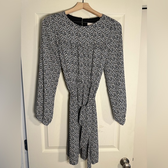 LOFT | Dresses | Loft Floral Long Sleeve Dress Size 4 35 Inches Long ...